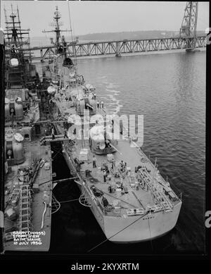 DD-933 Barry , Ships, Naval Vessels, Boats, Naval History, Navy Stock ...