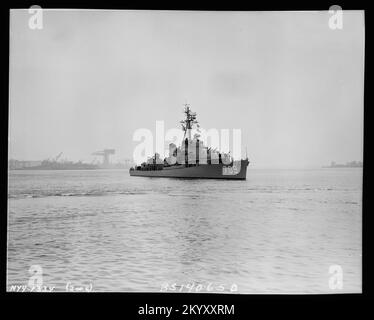 USS Hugh Purvis (DD-709) off the Philadelphia Naval Shipyard in the ...