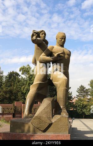 Monument of Courage Earthquake Memorial, Sharaf Rashidov Avenue ...