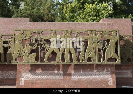 Monument of Courage Earthquake Memorial, Sharaf Rashidov Avenue ...