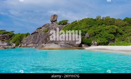 Turqouse colored ocean and white beach at the tropical Island Similan ...