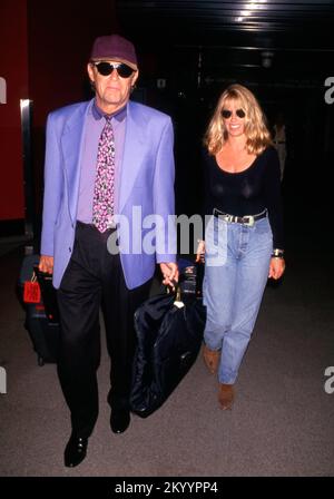 Suzanne Somers 1993 Credit: Ralph Dominguez/MediaPunch Stock Photo - Alamy