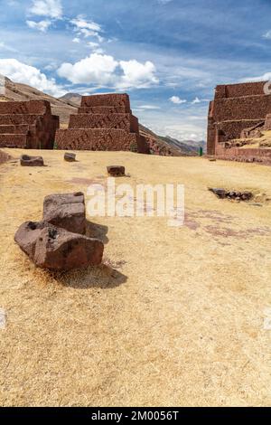 Portada de Rumicolca, also Rumiqolqa, Huarcapay, Peru, South America ...