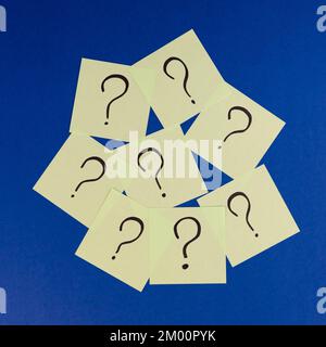 Post it notes with question marks on bulletin board. Close up Stock ...