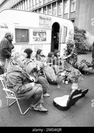 In a hunger strike to secure the jobs of steelworkers at Hoesch AG ...