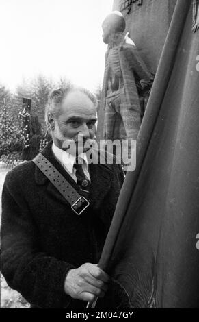 Nazi victims and resistance fighters from France and Germany against ...