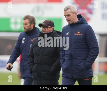 DAGENHAM ENGLAND - DECEMBER 03 : L-R Kevin Nicholson manager of Torquay ...