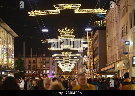 Kassel, Germany. 25th Nov, 2022. Flying Santa Claus swooshes over the ...