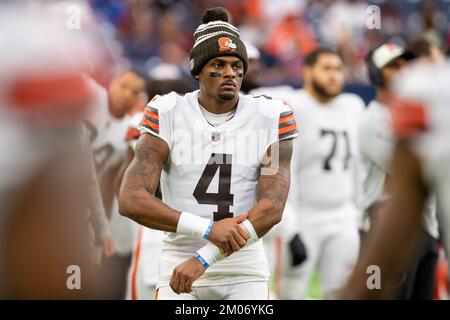 Cleveland Browns quarterback Deshaun Watson (4) watches from the ...