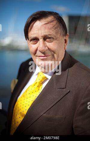 0/10/09 Barry Humphries, Australian comedian, satirist, dadaist, artist ...