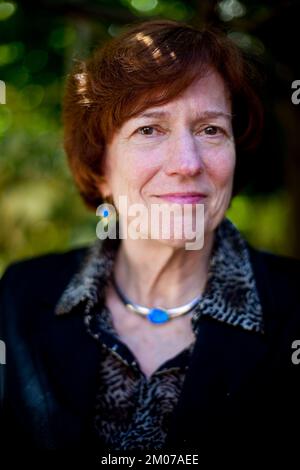 Dr Nina Fedoroff speaking at Auckland University on Jan 27th 2010 ...