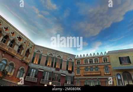The Venetian's Exterior architecture and decoration in Italian gothic ...