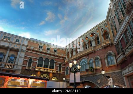 The Venetian's Exterior architecture and decoration in Italian gothic ...