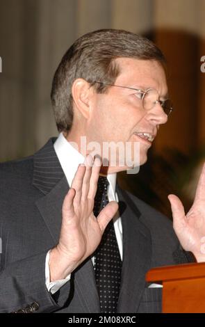 Mike Leavitt's 1st All Hands Meeting in Mellon auditorium ...
