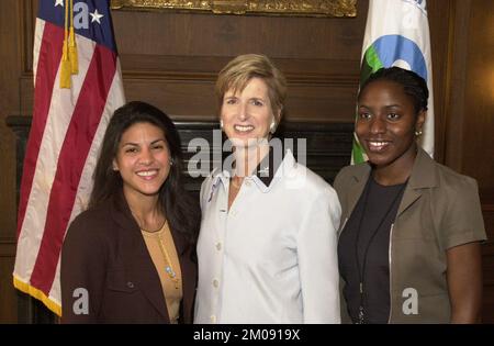 Christine Todd Whitman staff handshakes , Environmental Protection ...