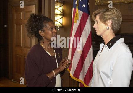 Christine Todd Whitman staff handshakes , Environmental Protection ...