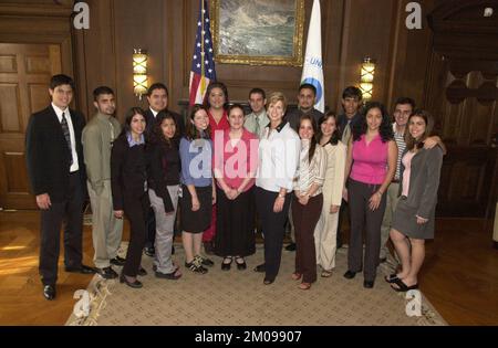 Christine Todd Whitman staff handshakes , Environmental Protection ...