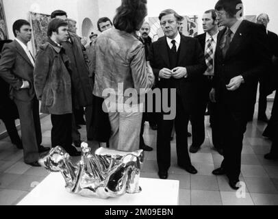 Federal Chancellor Helmut Schmidt opened an art exhibition at the ...