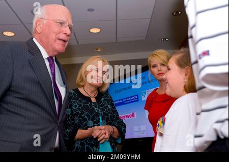 Office of Air and Radiation - 2010 SunWise with SHADE Poster Contest ...
