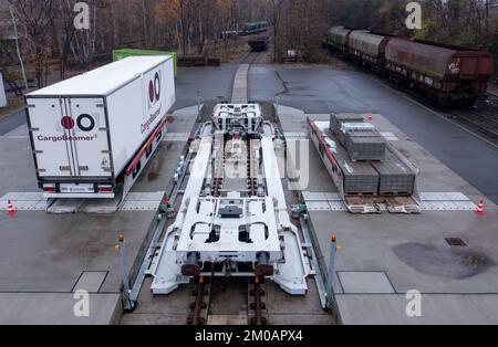 05 December 2022, Saxony, Leipzig: Nicolas Albrecht, CEO CargoBeamer ...