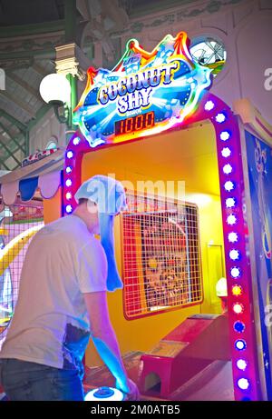 Fun and bright lights in a Brighton arcade Stock Photo - Alamy