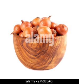 Brown mini onions in wooden bowl, isolated on a white background. Raw ...