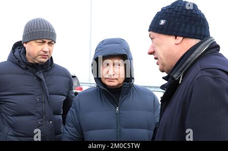 Deputy Prime Minister Marat Khusnullin (right) before the meeting ...