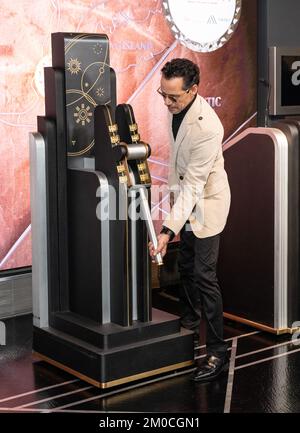 Marc Anthony Ceremonial Lighting At The Empire State Building -PICTURED ...