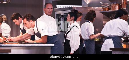 THE MENU (2022) RALPH FIENNES HONG CHAU MARK MYLOD (DIR) SEARCHLIGHT ...