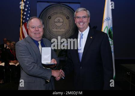 Office of Administration and Resource Management - Honor Awards ...