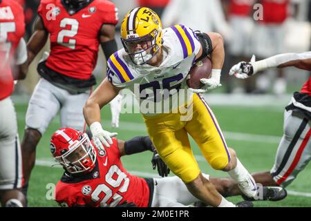 LSU tight end Mason Taylor (86) sets up on the line against Alabama ...