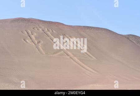 The Paracas Candelabra, a prehistoric geoglyph on the Paracas Peninsula ...