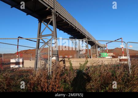 HS2 conveyor bridge over Grand union canal. high speed rail network ...