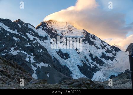Caroline Face Mt Cook Stock Photo - Alamy