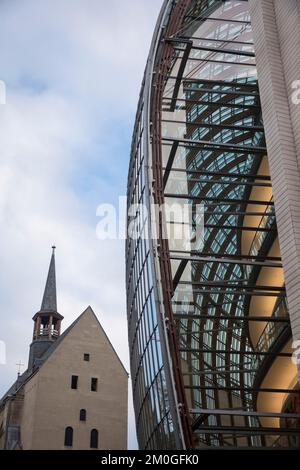 the Weltstadthaus on shopping street Schildergasse, department store of ...