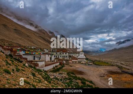 Rongbuk monastery on the foot of Mount Everest, Tibet, Asia Stock Photo ...