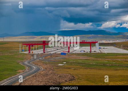 The Tibetan railway in Tibet, Asia Stock Photo - Alamy