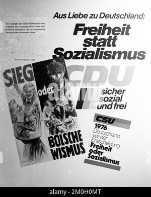 Exhibition of the German Peace Union (DFU) with historical election ...