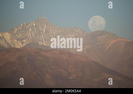 Santiago, Metropolitana, Chile. 6th Dec, 2022. The waxing gibbous moon ...