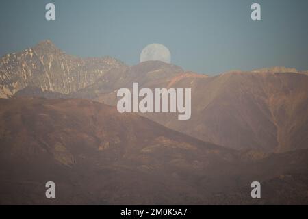 Santiago, Metropolitana, Chile. 6th Dec, 2022. The waxing gibbous moon ...