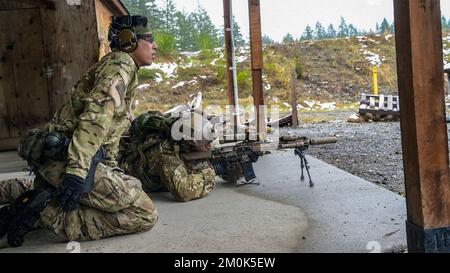 Rangers with the British Army’s 4th Battalion, Ranger Regiment fire 9mm ...