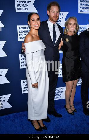 The Duke and Duchess of Sussex arrive at the Robert F. Kennedy Human ...