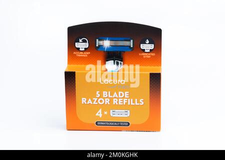 A box of five, four blade razor refills from Aldi Stock Photo - Alamy