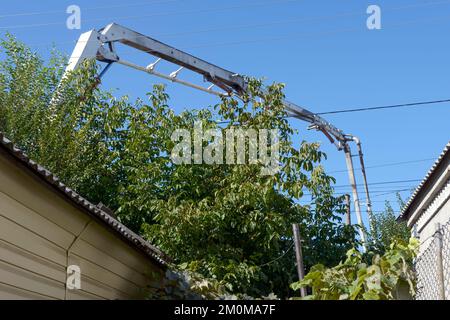 Boom elbow of ready mix truck mounted concrete pump with hydraulic lift ...