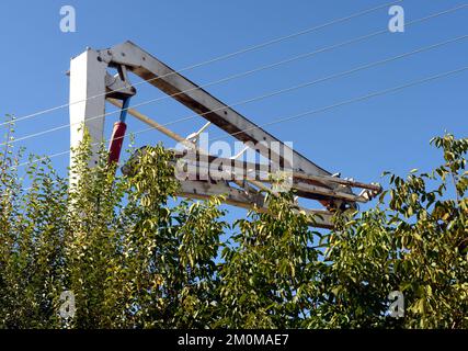 Boom elbow of ready mix truck mounted concrete pump with hydraulic lift ...