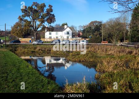 Dragonfly Pool and car park at Hatton Locks, Grand Union Canal ...