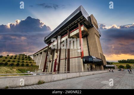 Strepy-Thieu boat lift one of the worlds largest boat lifts, Canal du ...