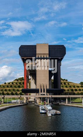Strepy-Thieu boat lift one of the worlds largest boat lifts, Canal du ...