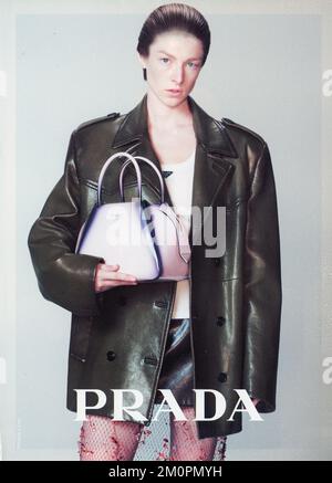 Vogue magazine issue October 2022 Advert, USA Stock Photo - Alamy