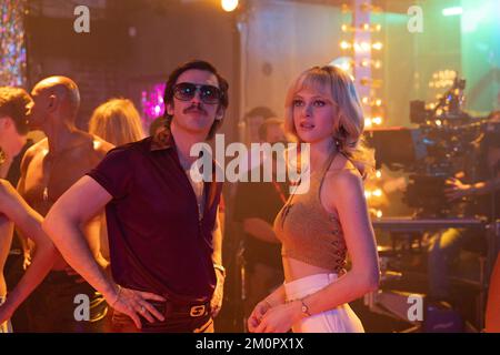 WELCOME TO CHIPPENDALES, from left: Dan Stevens as Paul Snider, Kumail ...